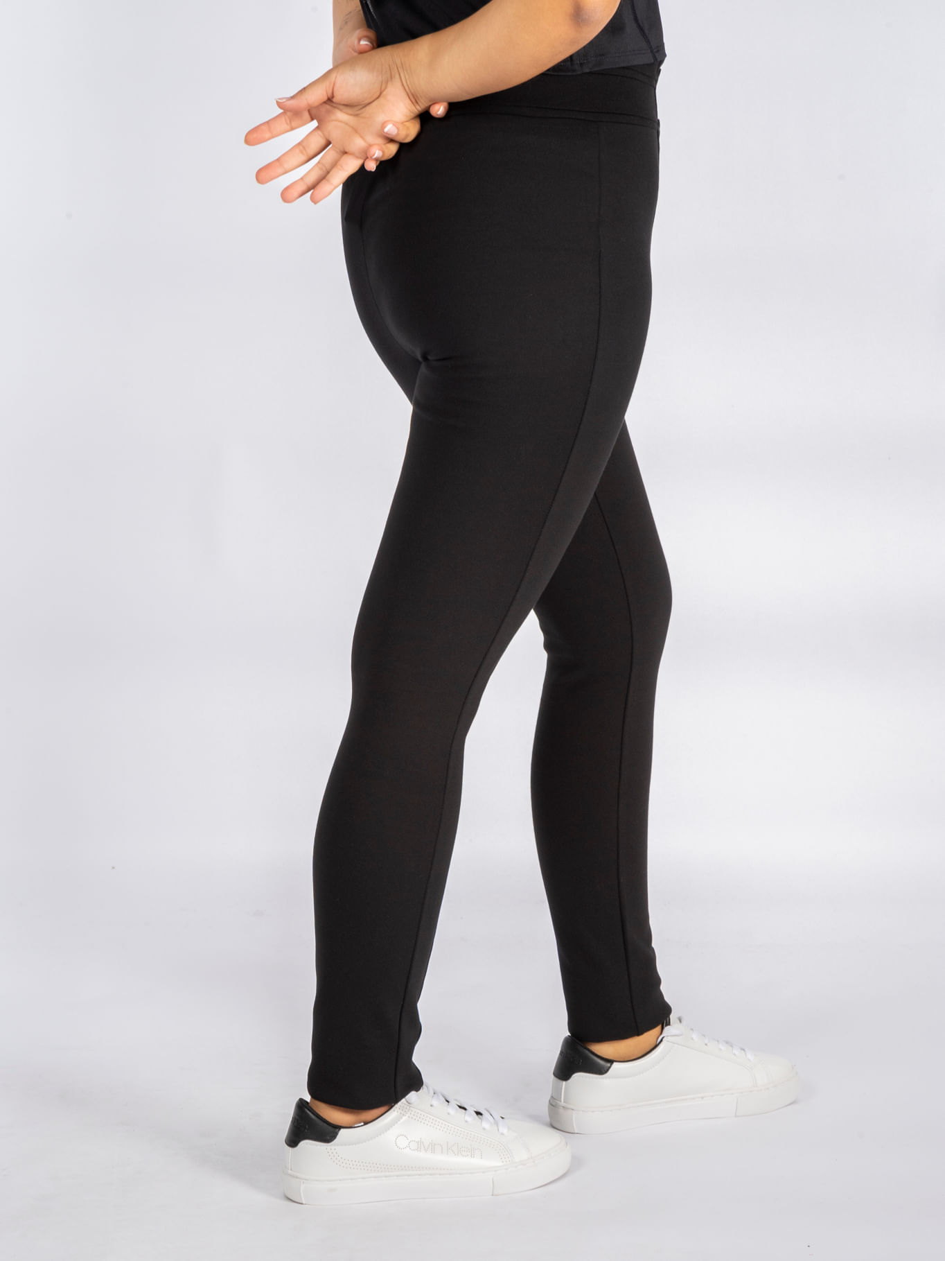 PANTALÓN TALLE ALTO CON DETALLE DE BOTONES