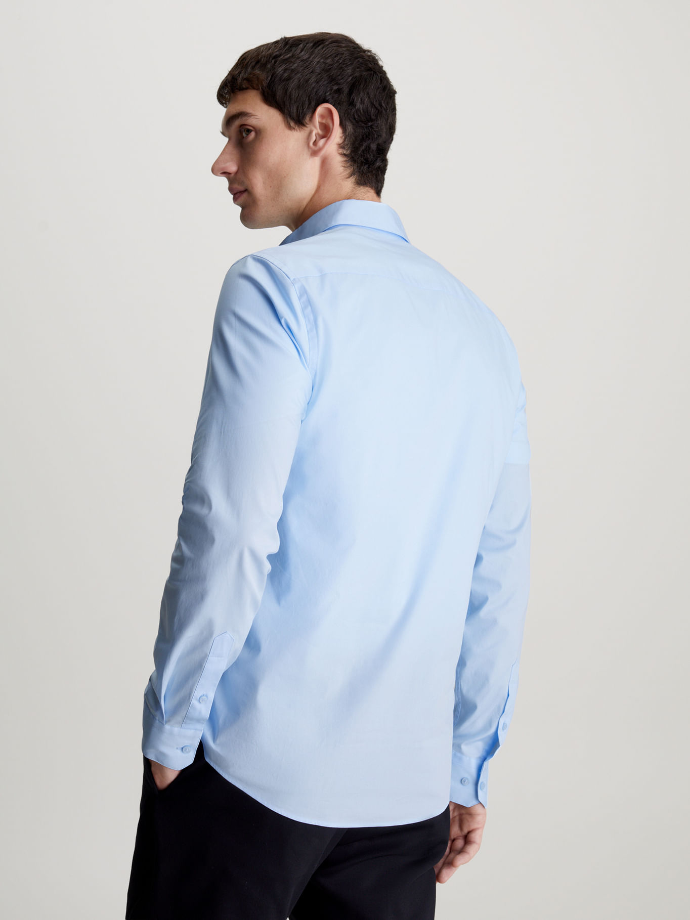 CAMISA SLIM DE TEJIDO LISO ELÁSTICO