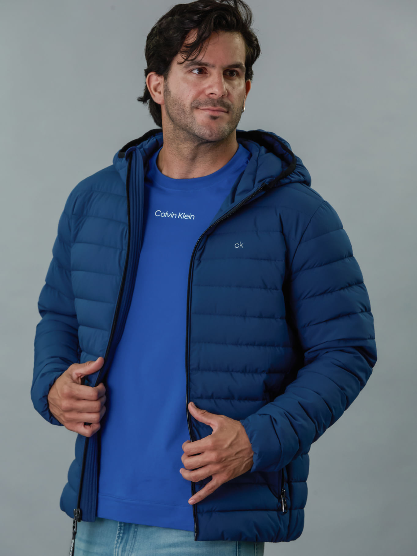 CHOMPA ACOLCHADA CON CAPUCHA